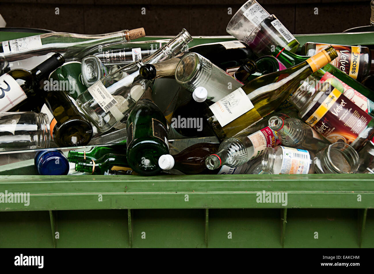 Glass recycle hi-res stock photography and images - Alamy