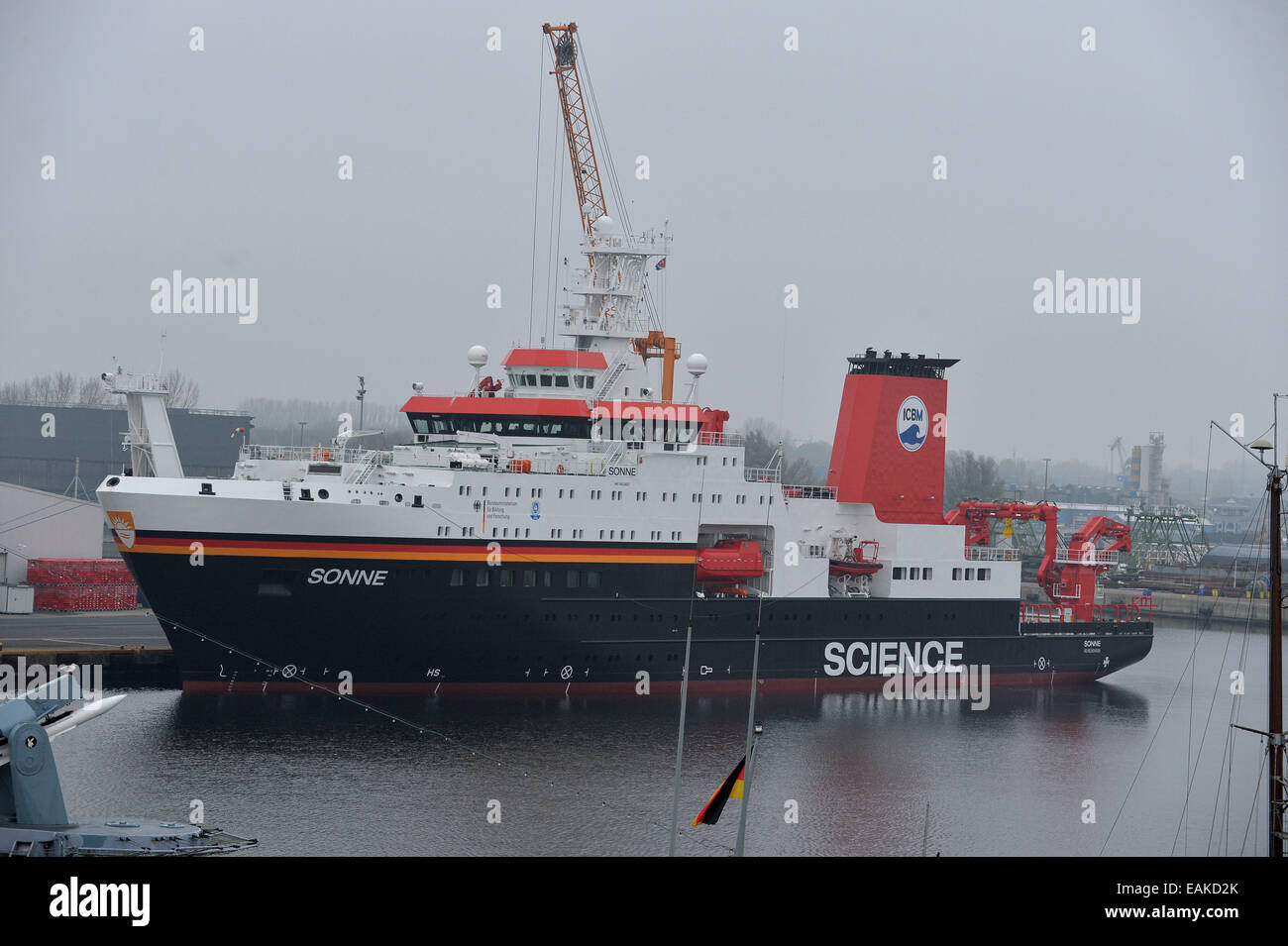 The research vessel for oceanography 'Sonne' docks in the home port of ...