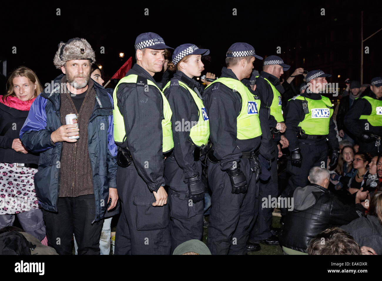 Police trying to remove protesters from Parliament Square Stock Photo ...