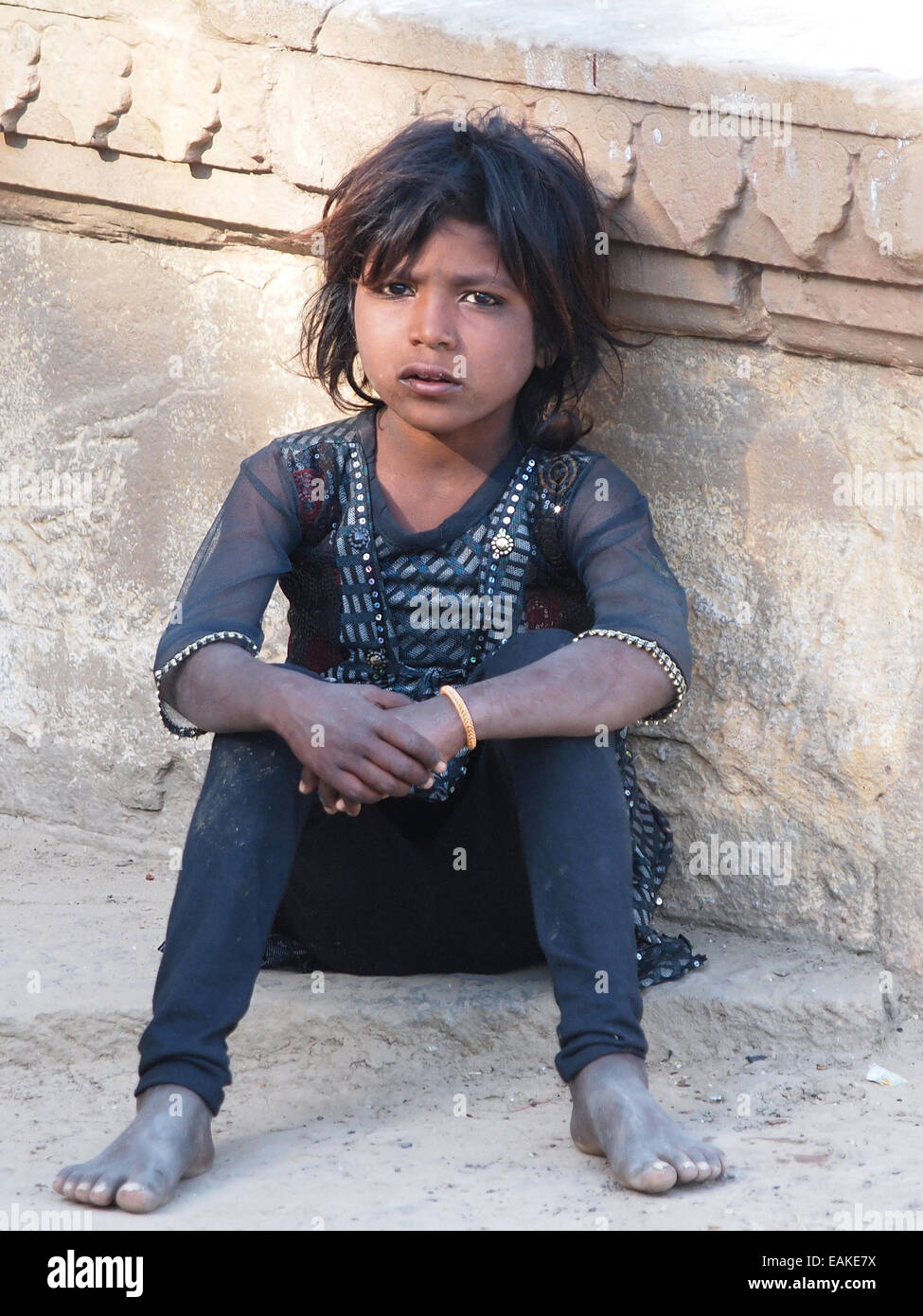 poverty, portrait of a poor little Indian girl Stock Photo - Alamy