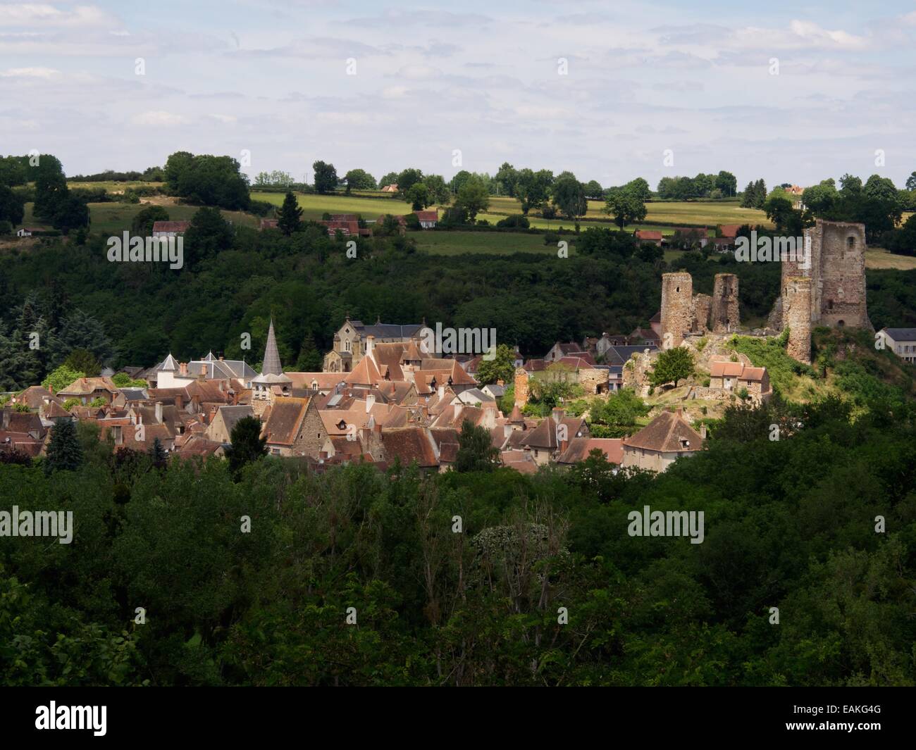 Village herisson castle bourbonnais allier hi-res stock photography and ...