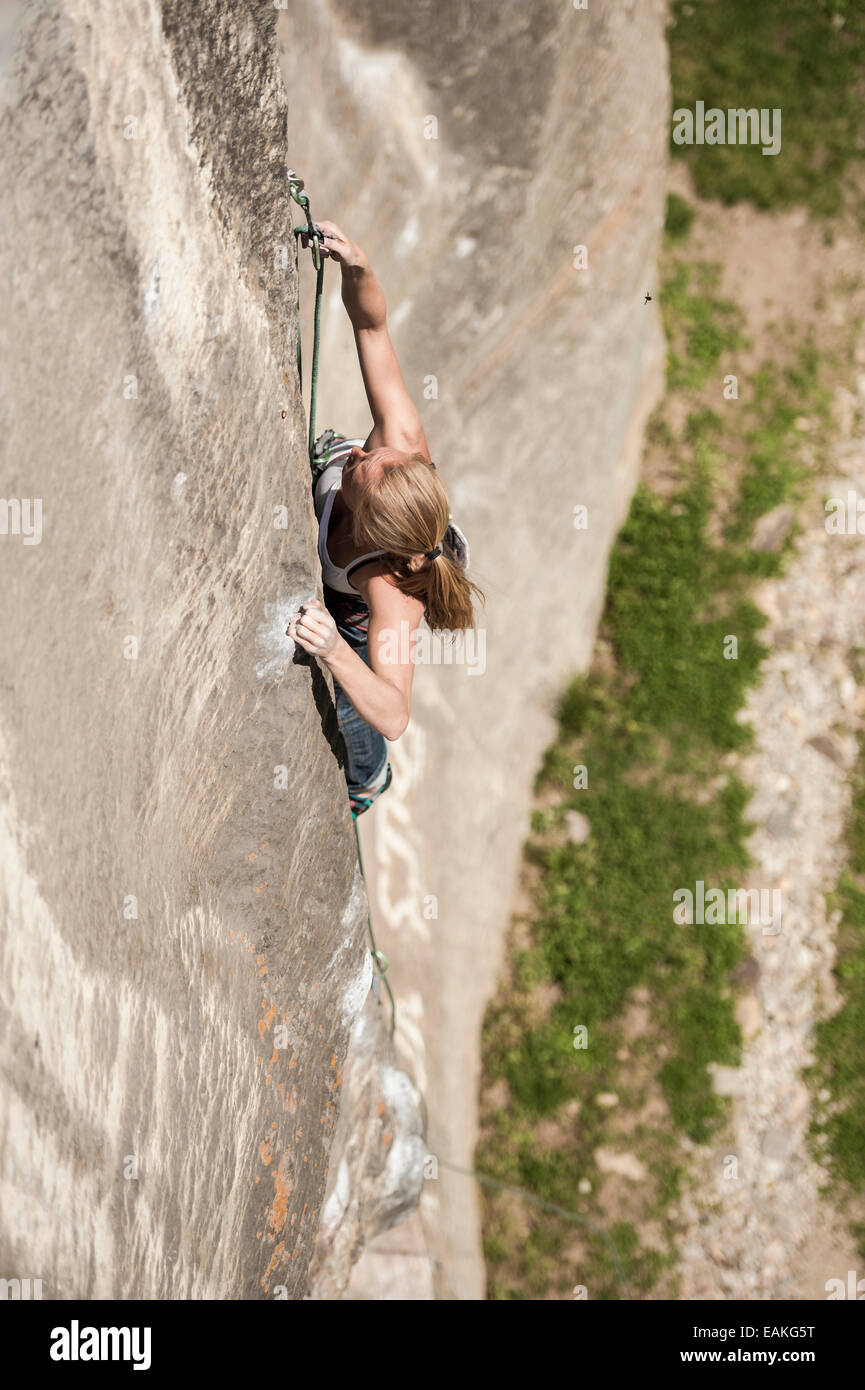 Italian girl climbs a 7a+ route in Balmanolesca, the most historical ...