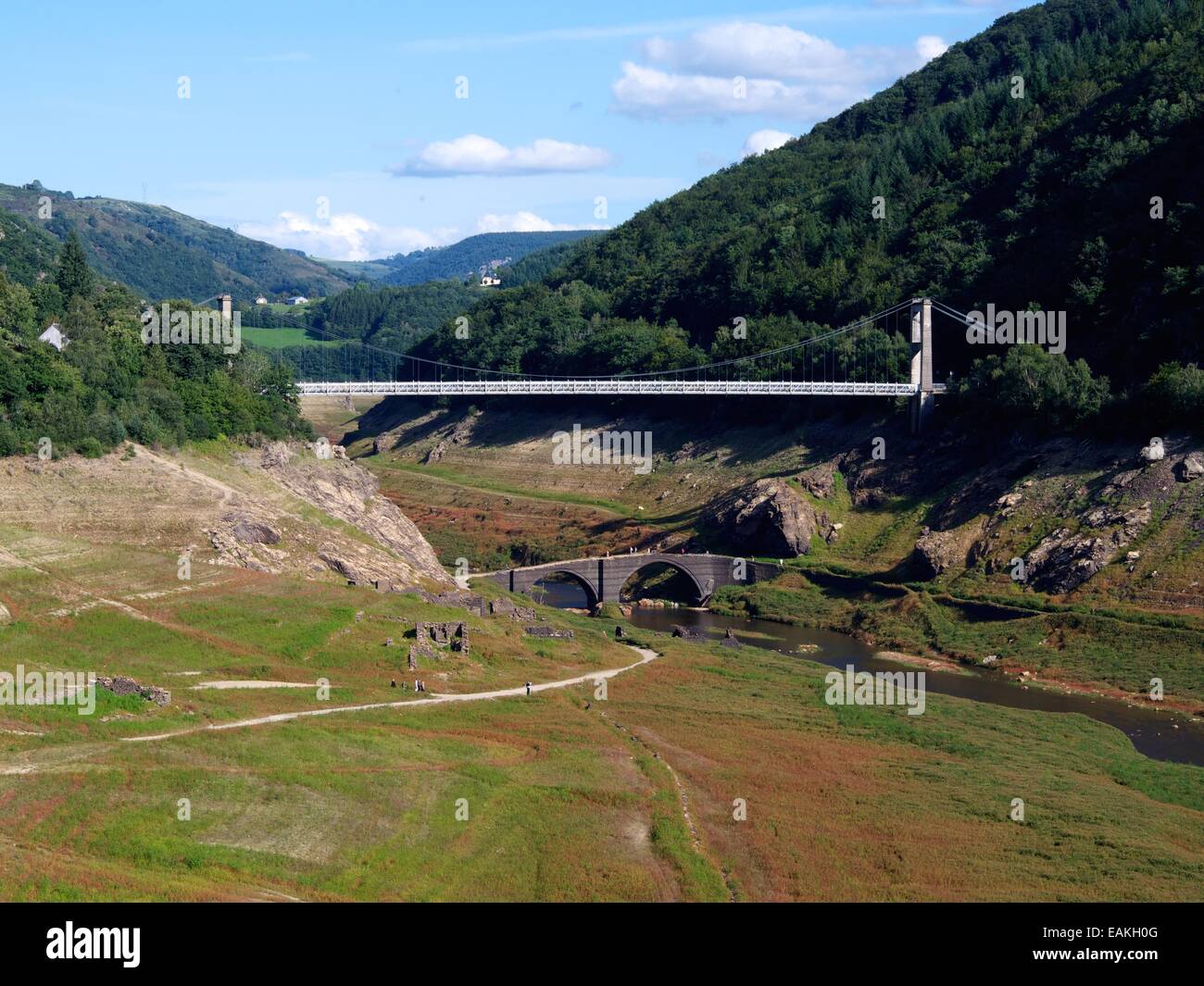 Dried dam of Sarrans and view of the new and ancient bridge of Treboul ...