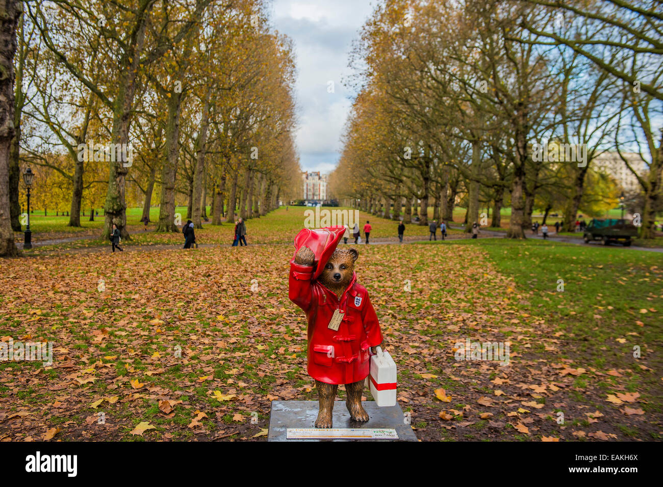 London, UK. 17th Nov, 2014. The Bear (Golden Paws) designed by David ...