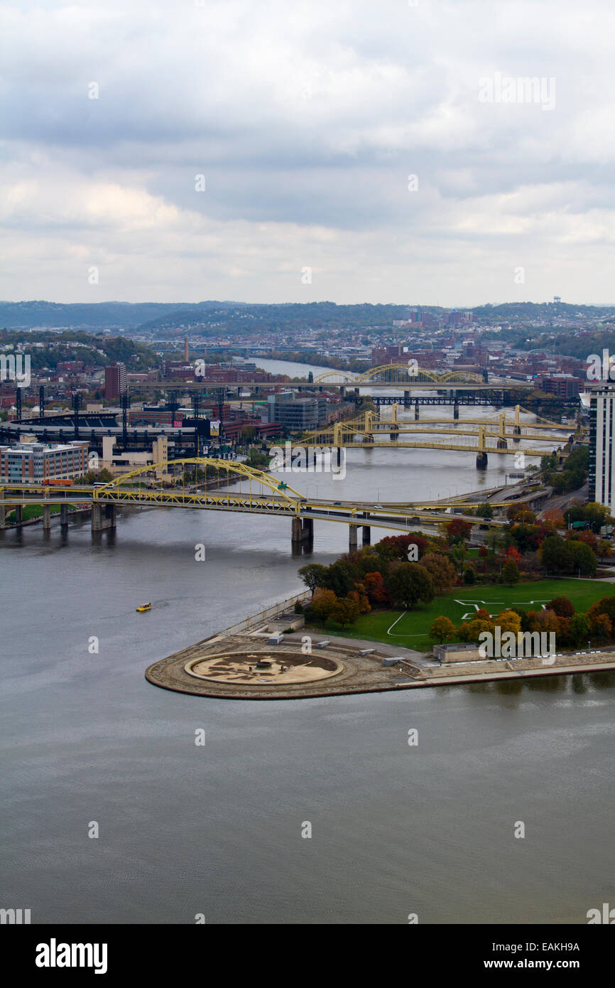 Confluence of the Allegheny, Monongahela and Ohio rivers in Pittsburgh ...