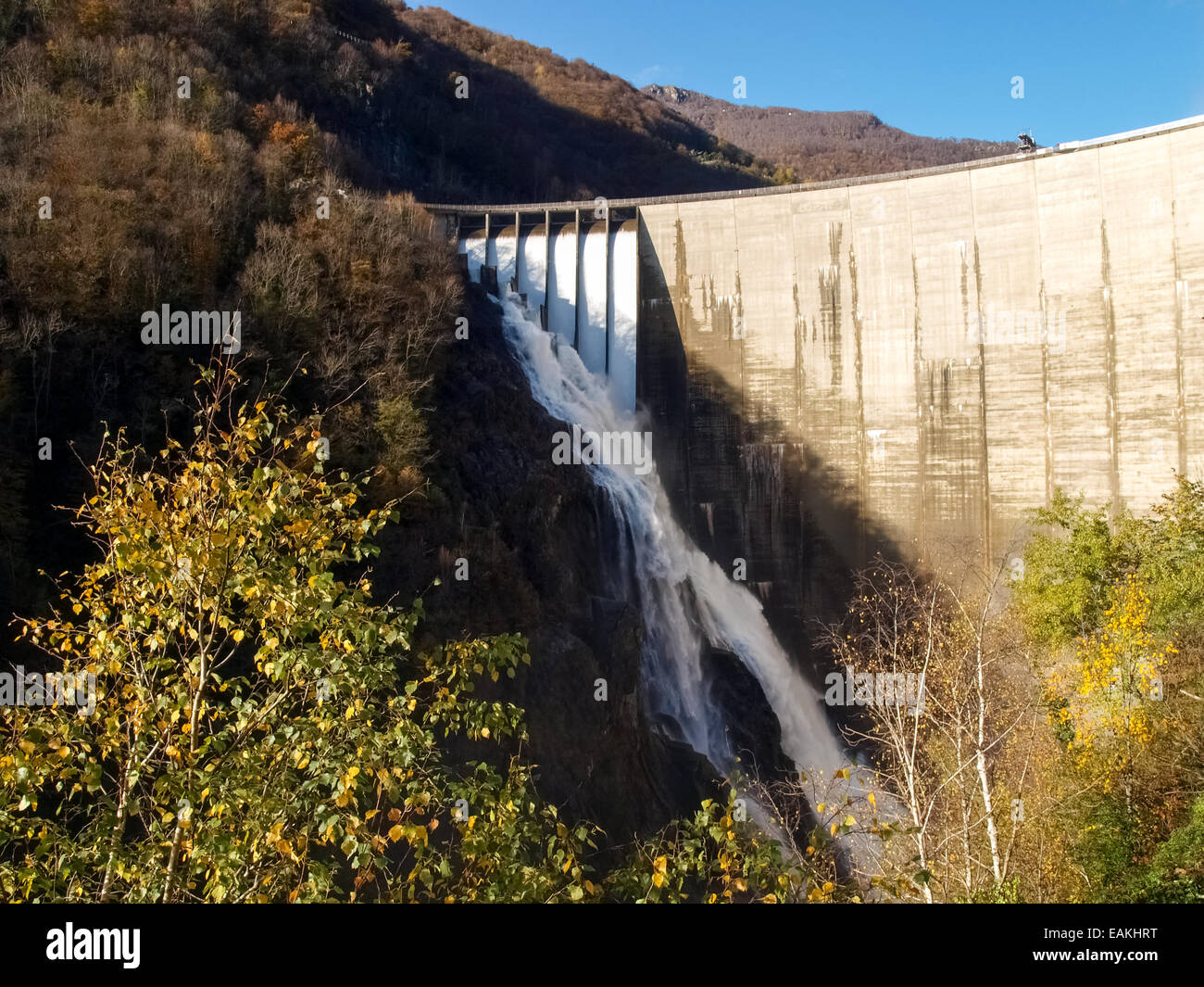 Dam of Contra Verzasca Ticino, Switzerland: spectacular waterfalls from ...