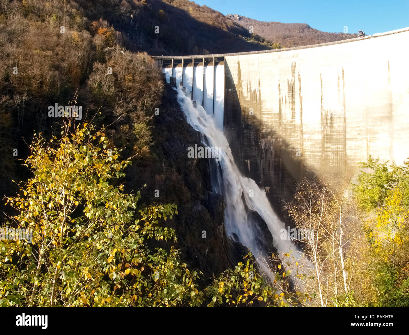 Dam of Contra Verzasca Ticino, Switzerland: spectacular waterfalls from ...