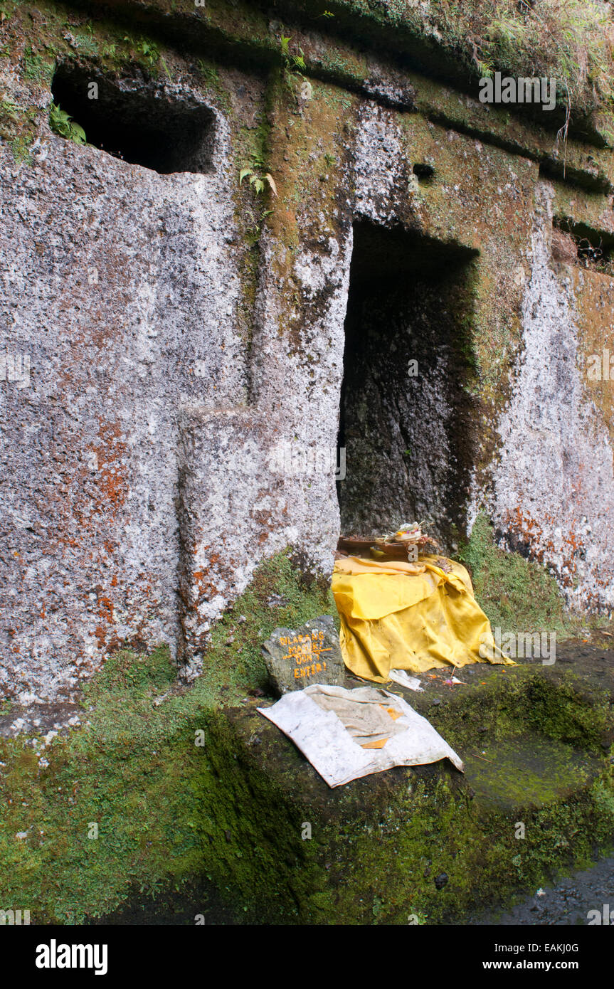 Huge shrines carved out of the cliff-face at the Gunung Kawi Temples ...