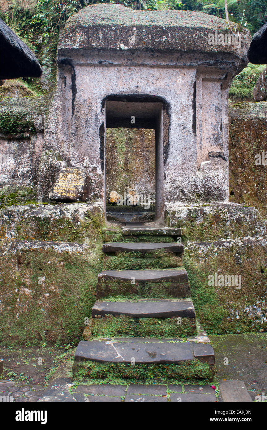 Huge shrines carved out of the cliff-face at the Gunung Kawi Temples ...