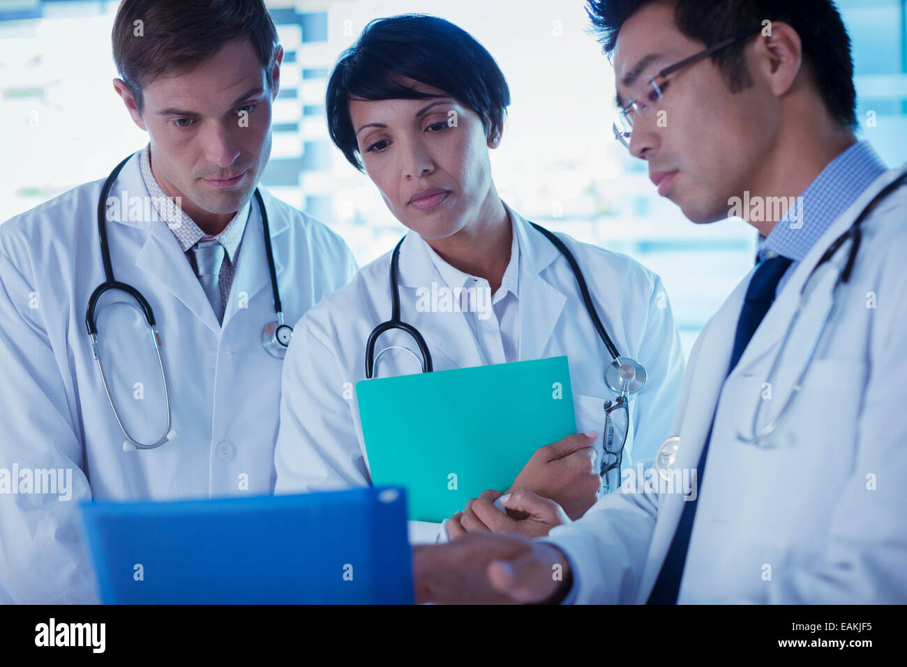 Doctors discussing patient's treatment Stock Photo - Alamy