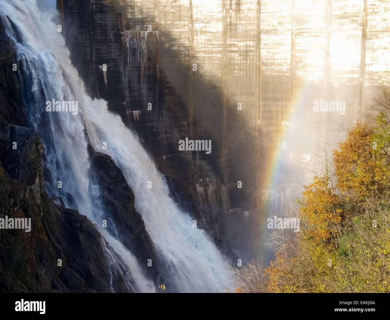 Dam of Contra Verzasca Ticino, Switzerland: spectacular waterfalls from ...