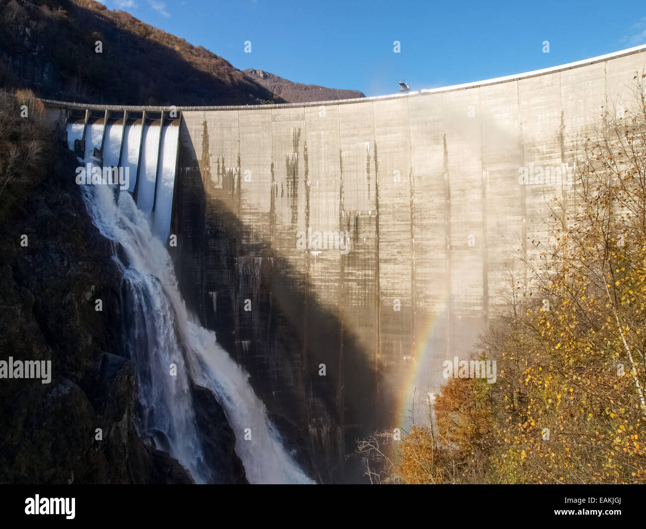 Dam of Contra Verzasca Ticino, Switzerland: spectacular waterfalls from ...