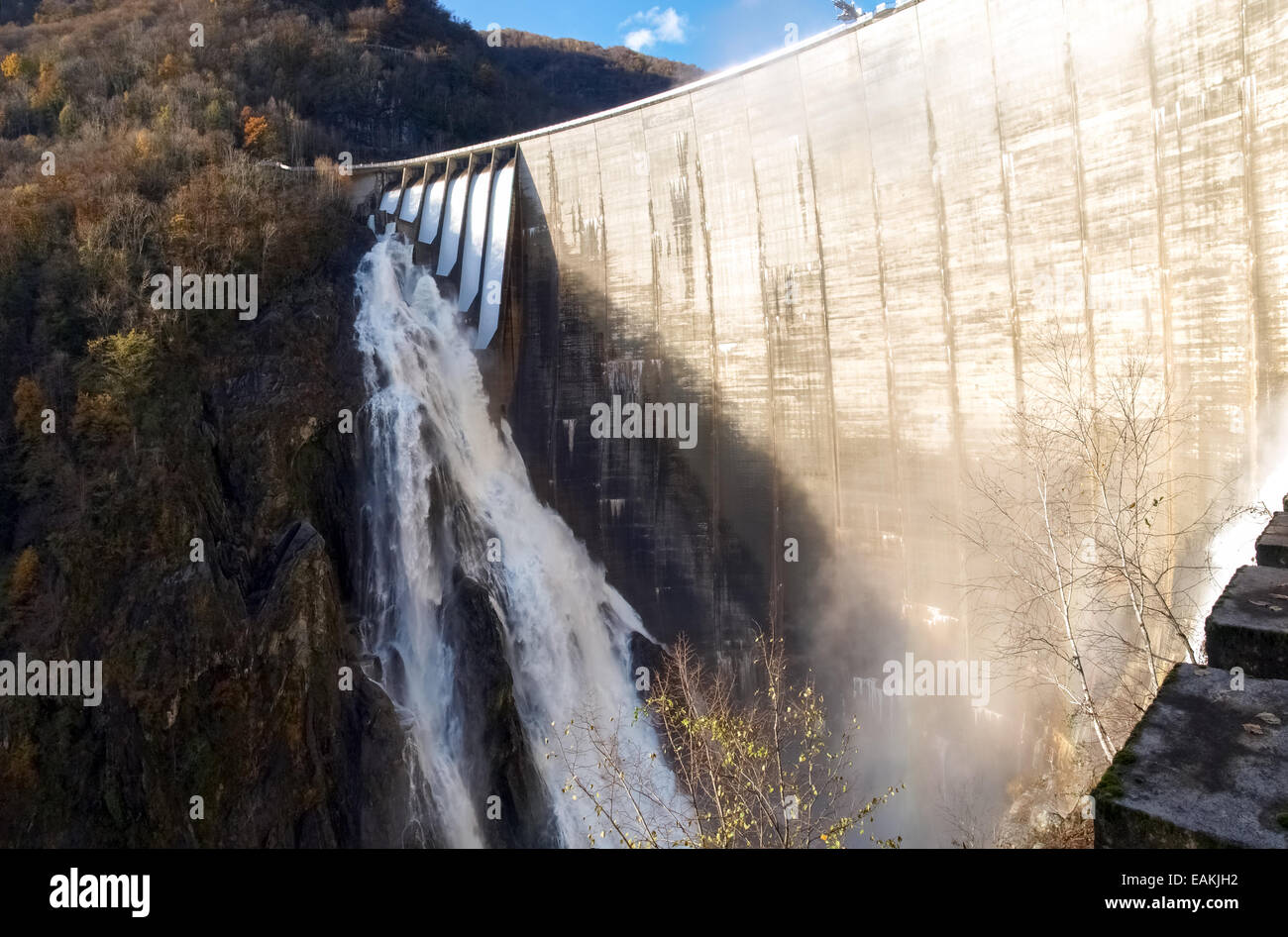 Dam of Contra Verzasca Ticino, Switzerland: spectacular waterfalls from ...