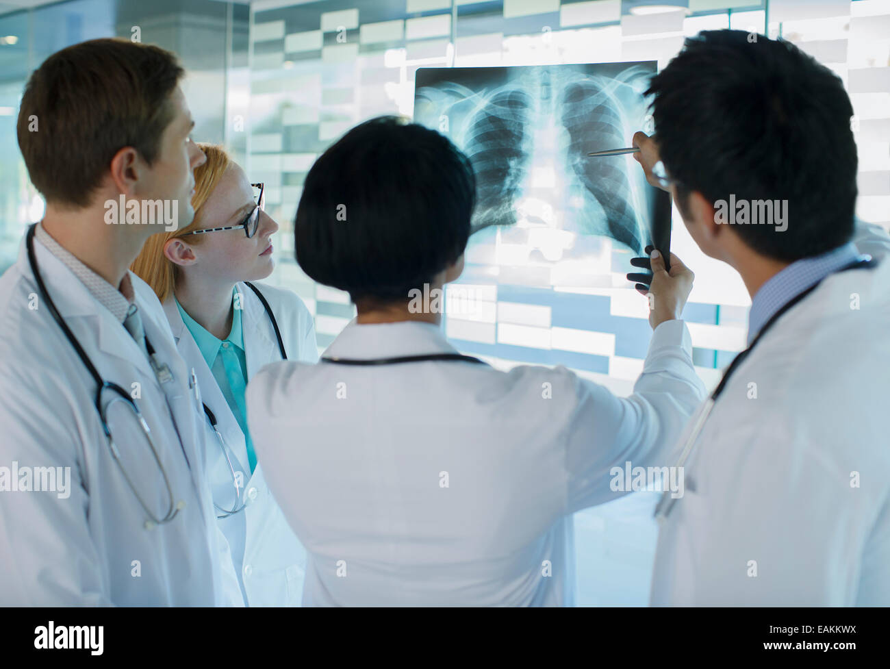 Doctors looking at patient's x-ray Stock Photo - Alamy