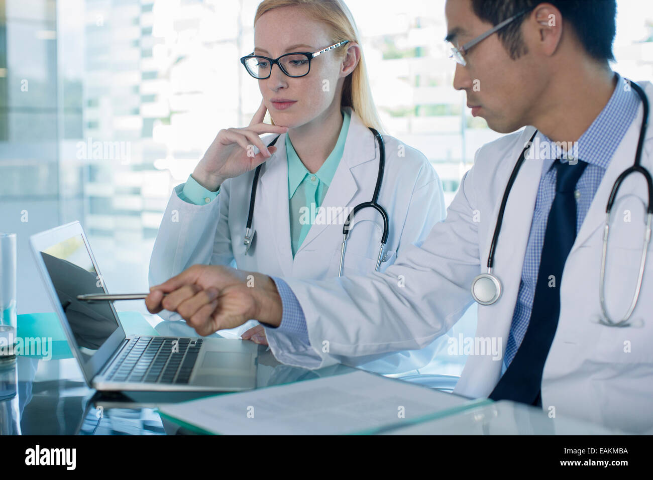 Doctors using laptop and discuss patient's treatment Stock Photo - Alamy