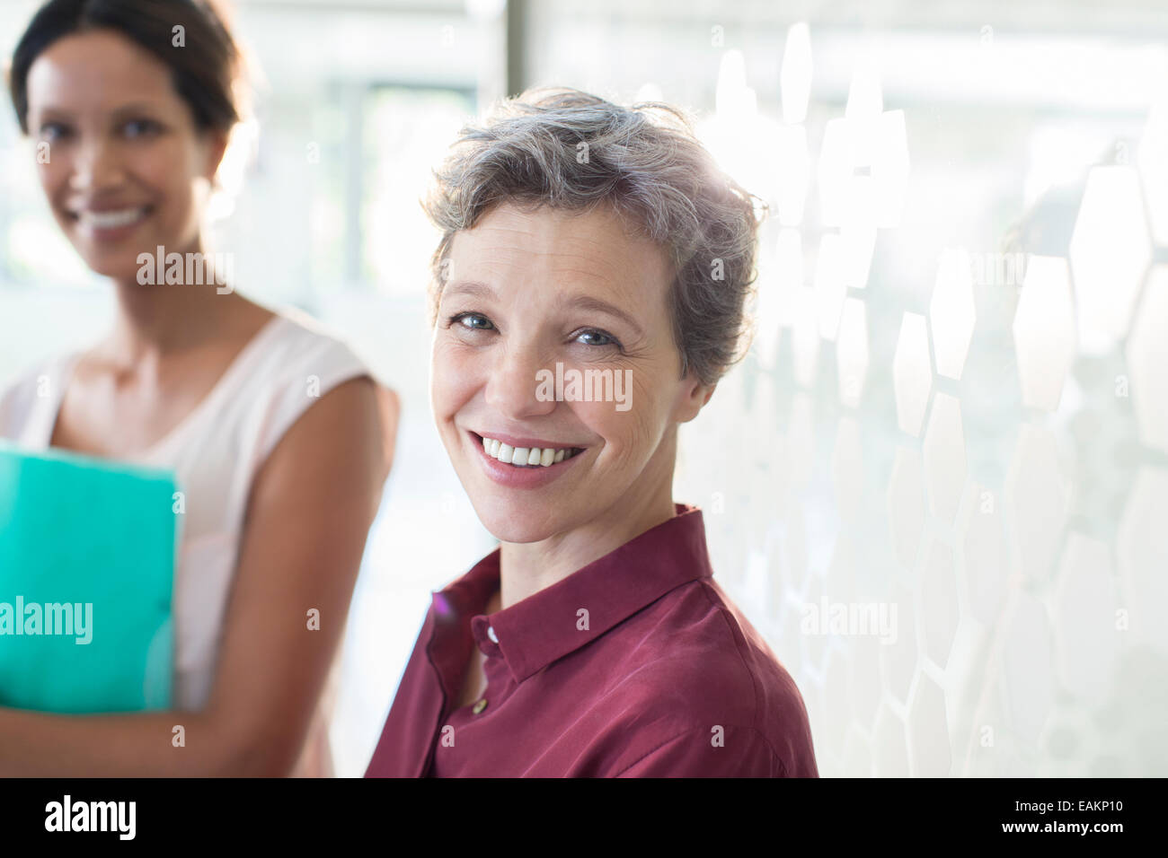 Two business women hi-res stock photography and images - Alamy