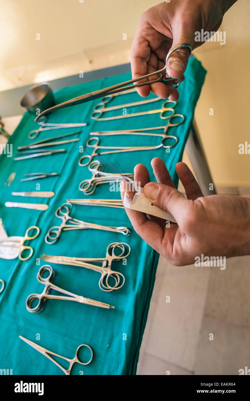 Needle and thread and stitches hi-res stock photography and images - Alamy