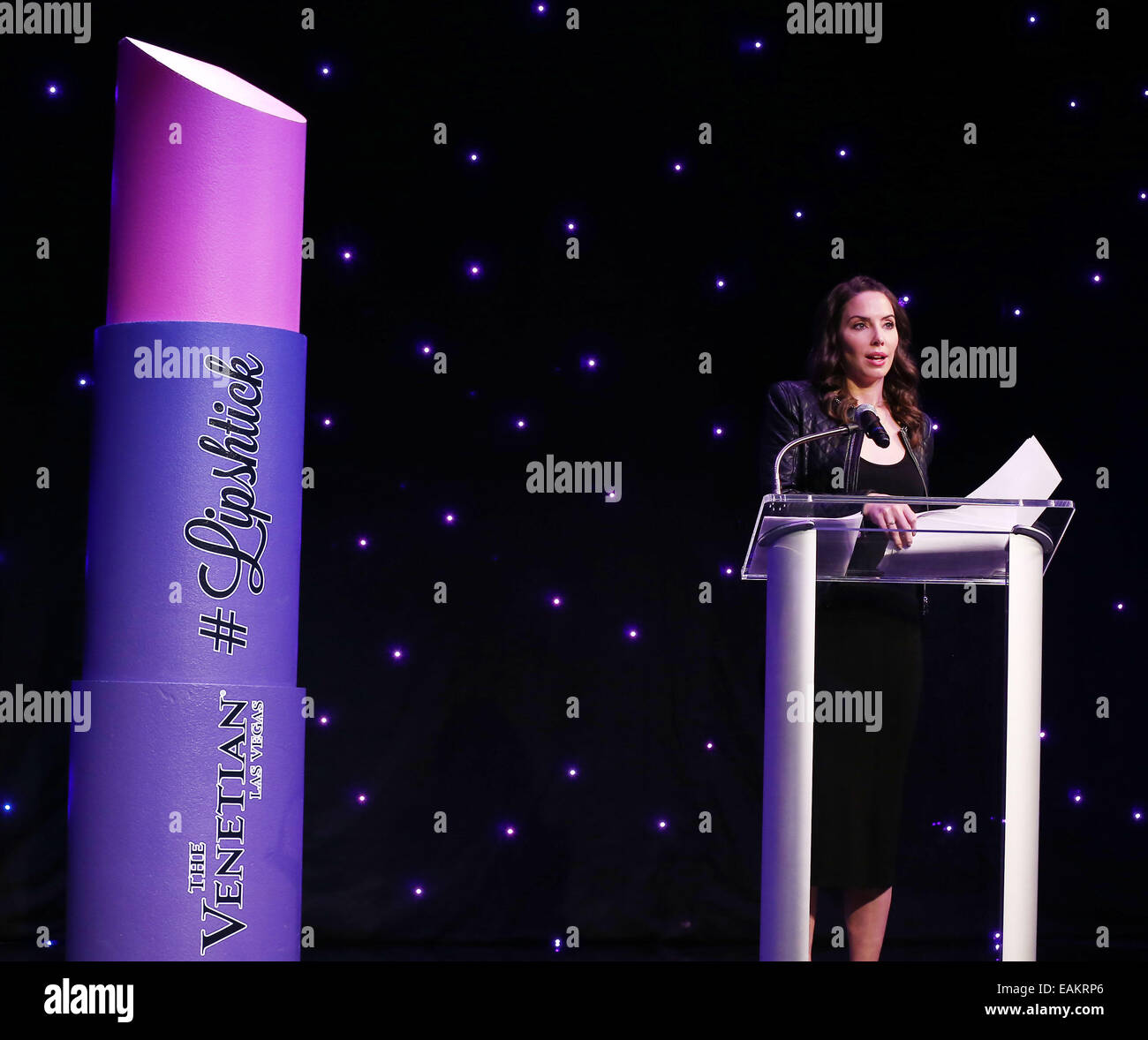 Comedienne Whitney Cummings Announces "Lipshtick" First Female Comedy ...