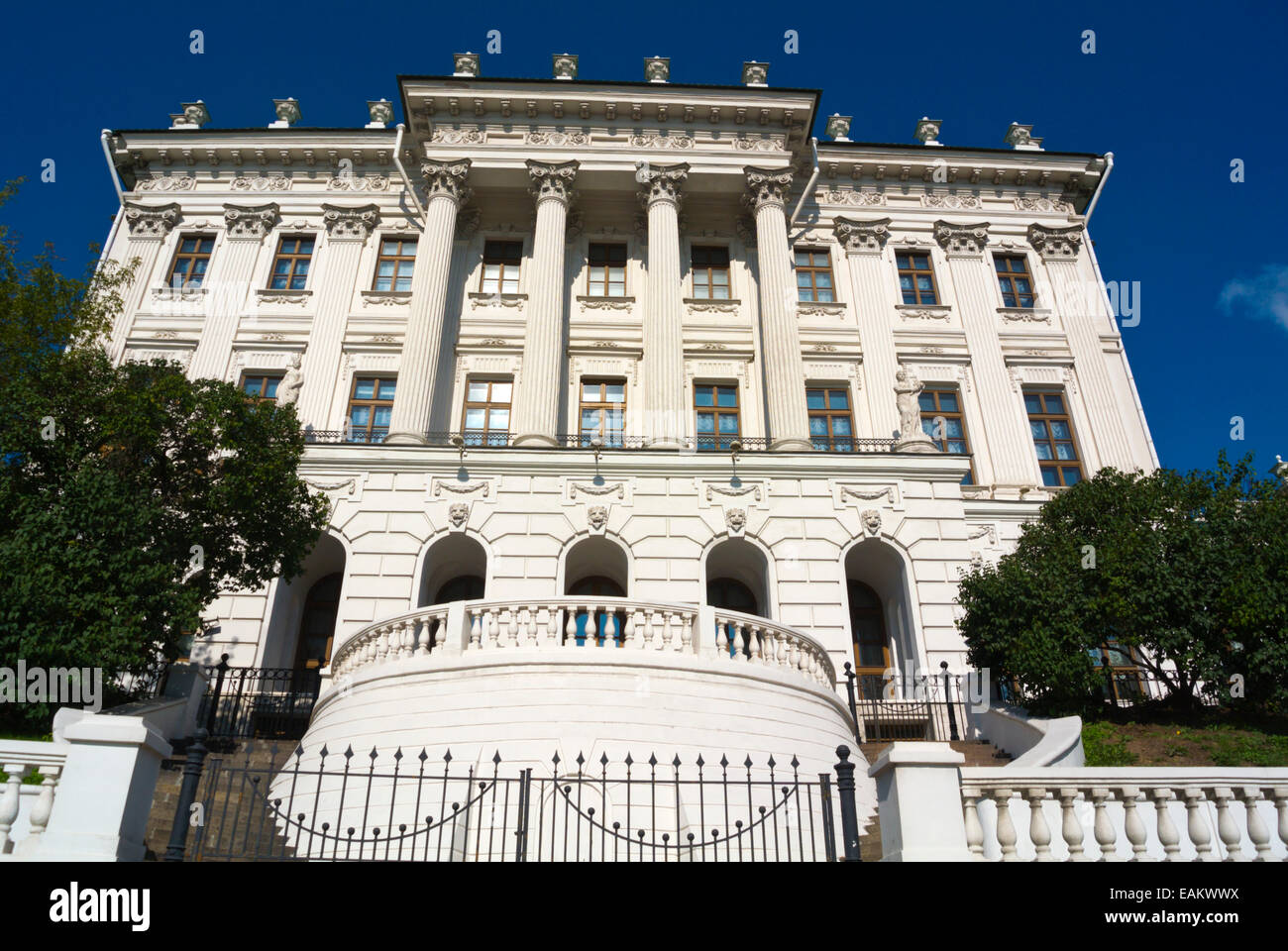 Neoclassical palace hi-res stock photography and images - Alamy