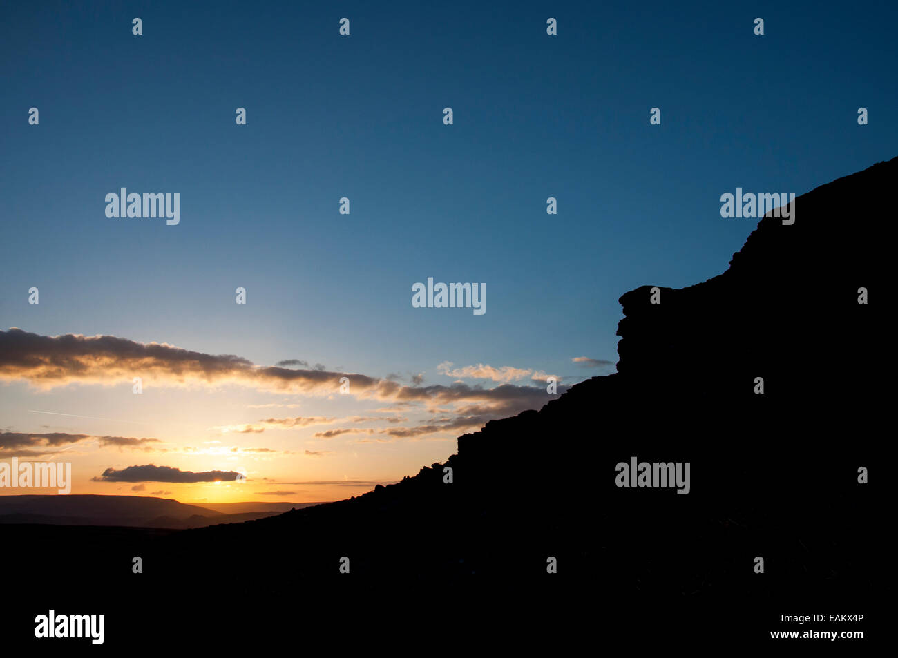 Beautiful sunset at Stanage Edge in the Peak District, Derbyshire. Sun ...