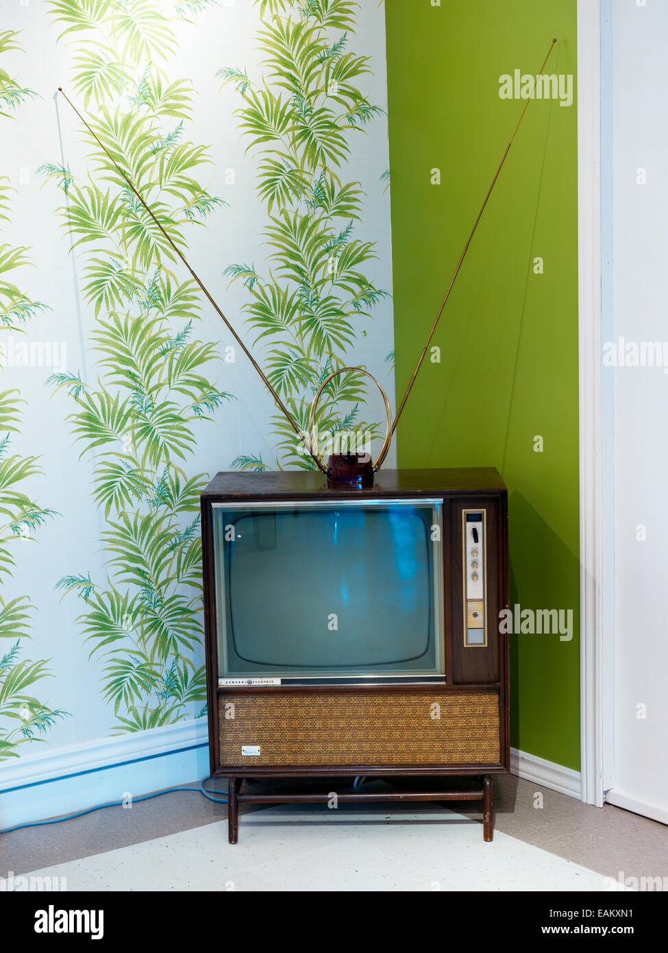 1960s tv set hi-res stock photography and images - Alamy