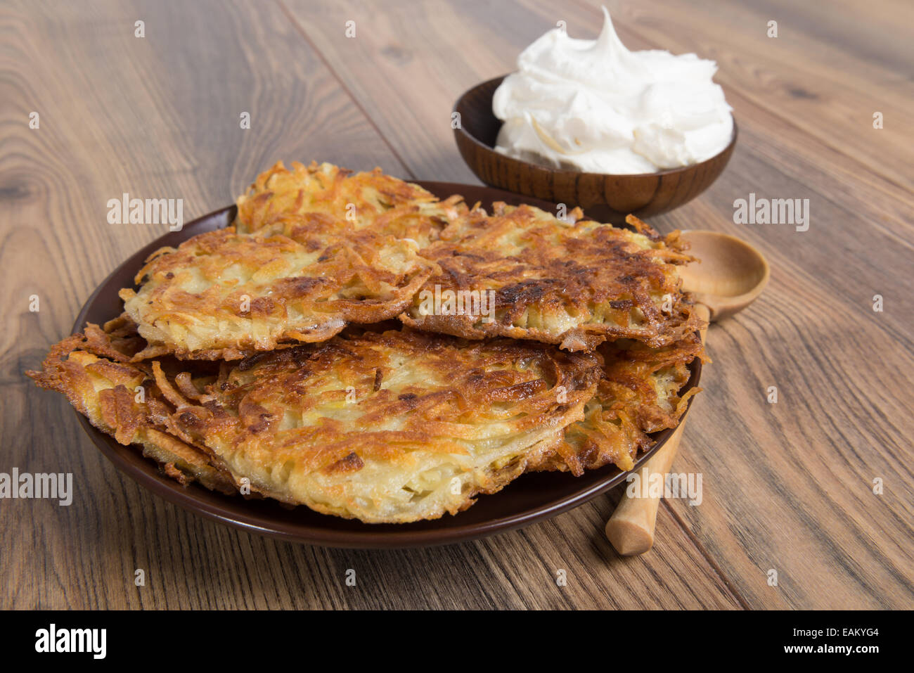 potato pancakes - draniki - with sour cream - the national dish of ...