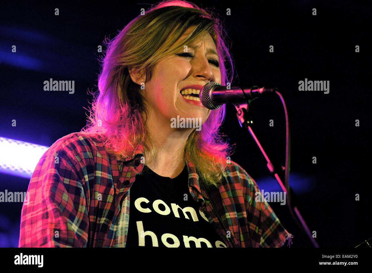 Martha wainwright in concert hi-res stock photography and images - Alamy