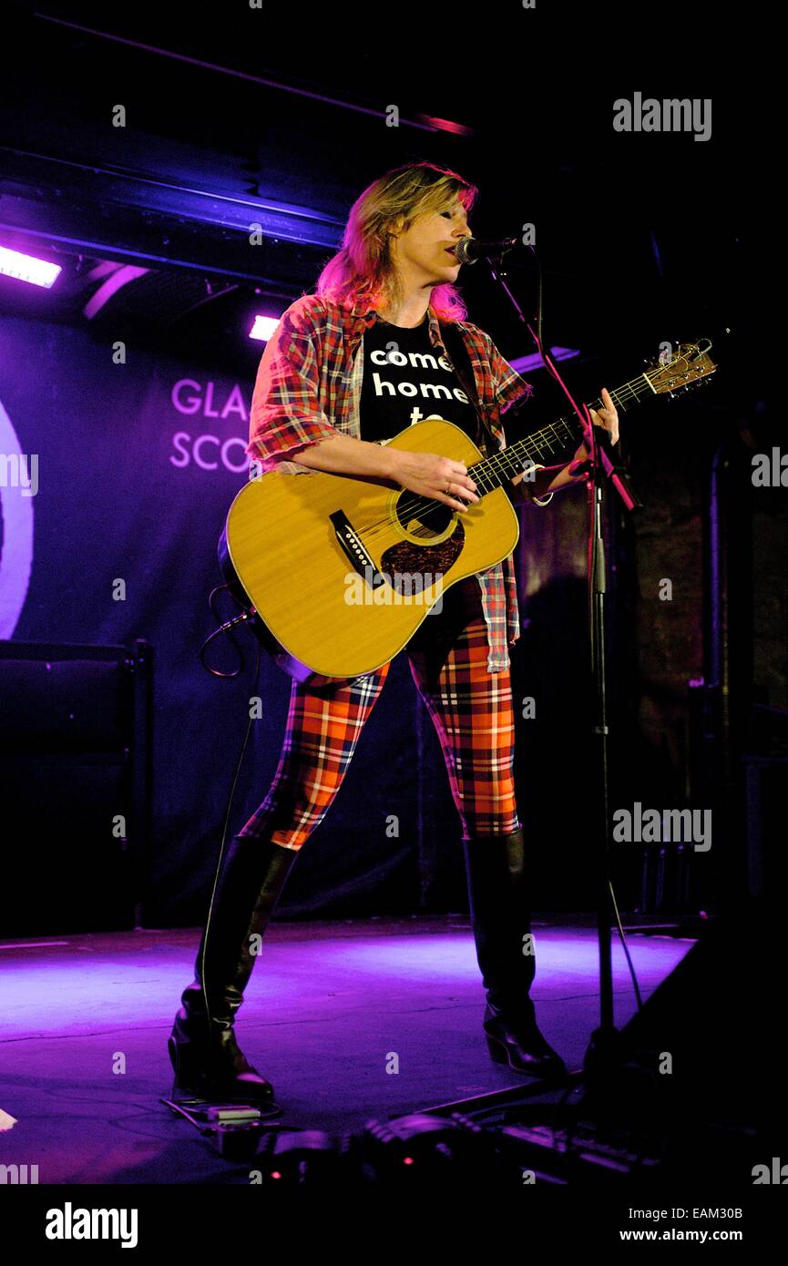 Martha wainwright in concert hi-res stock photography and images - Alamy