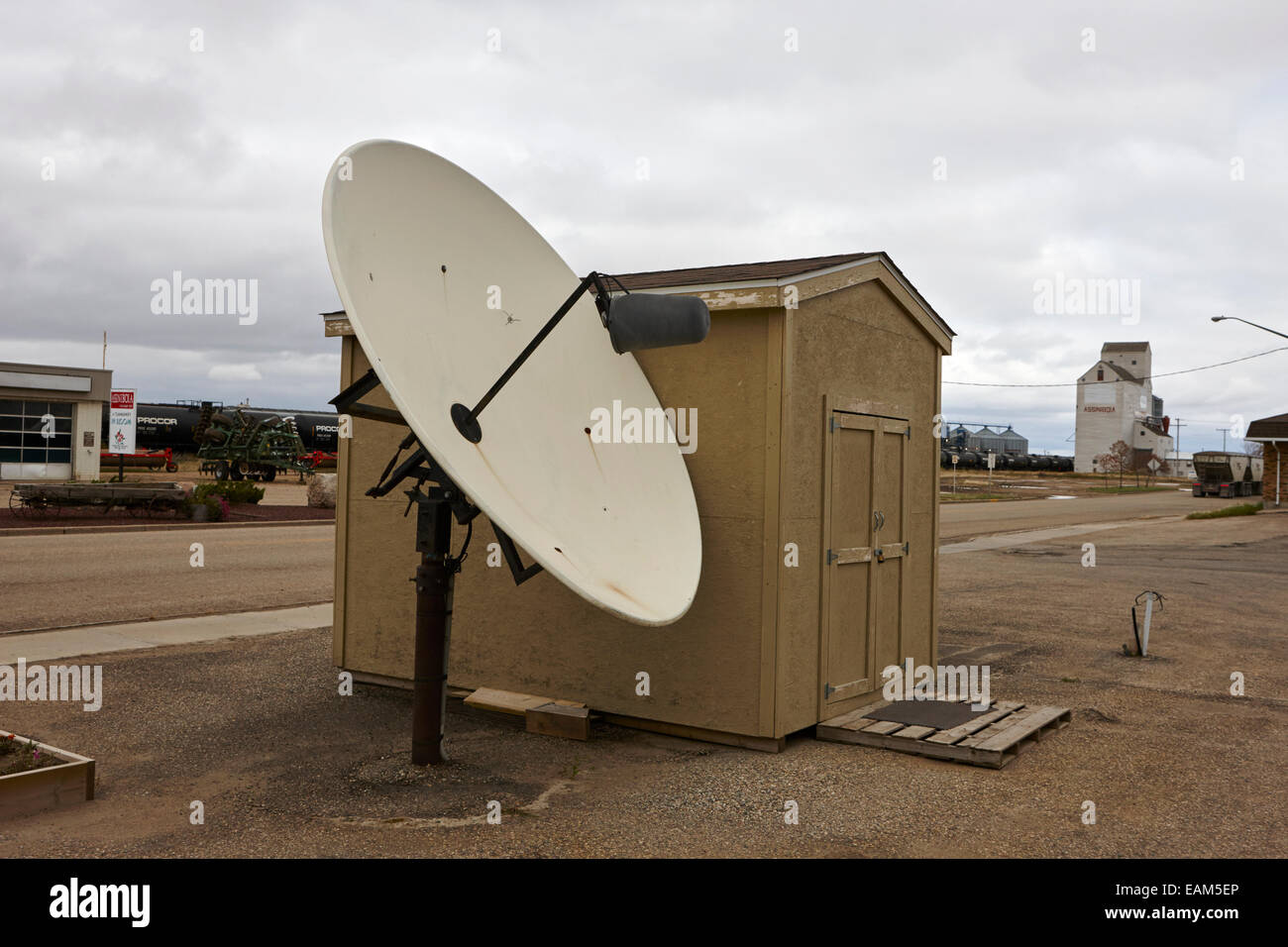 Communications satellite dish hi-res stock photography and images - Alamy