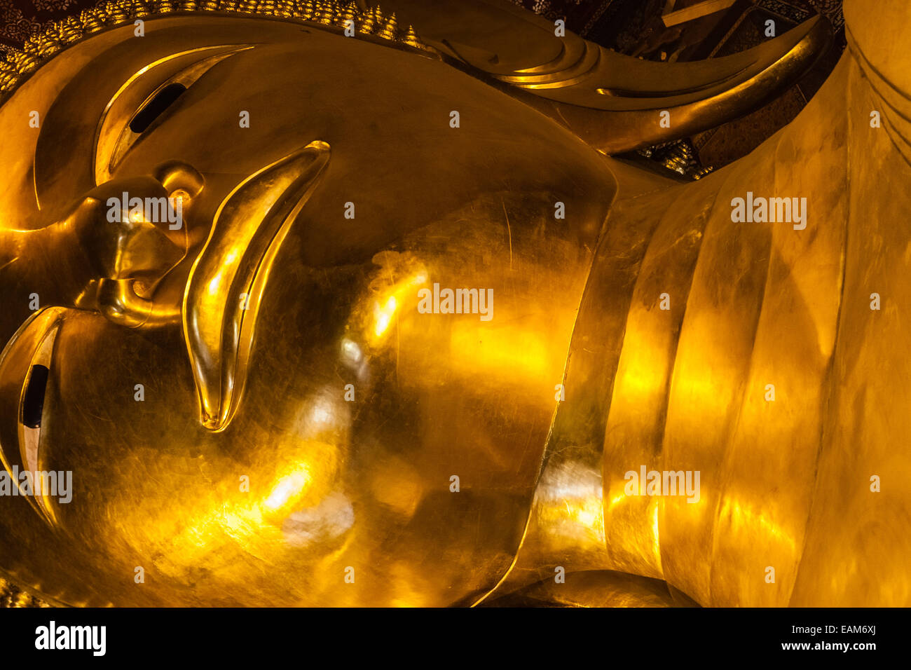 Gold face statue hi-res stock photography and images - Alamy