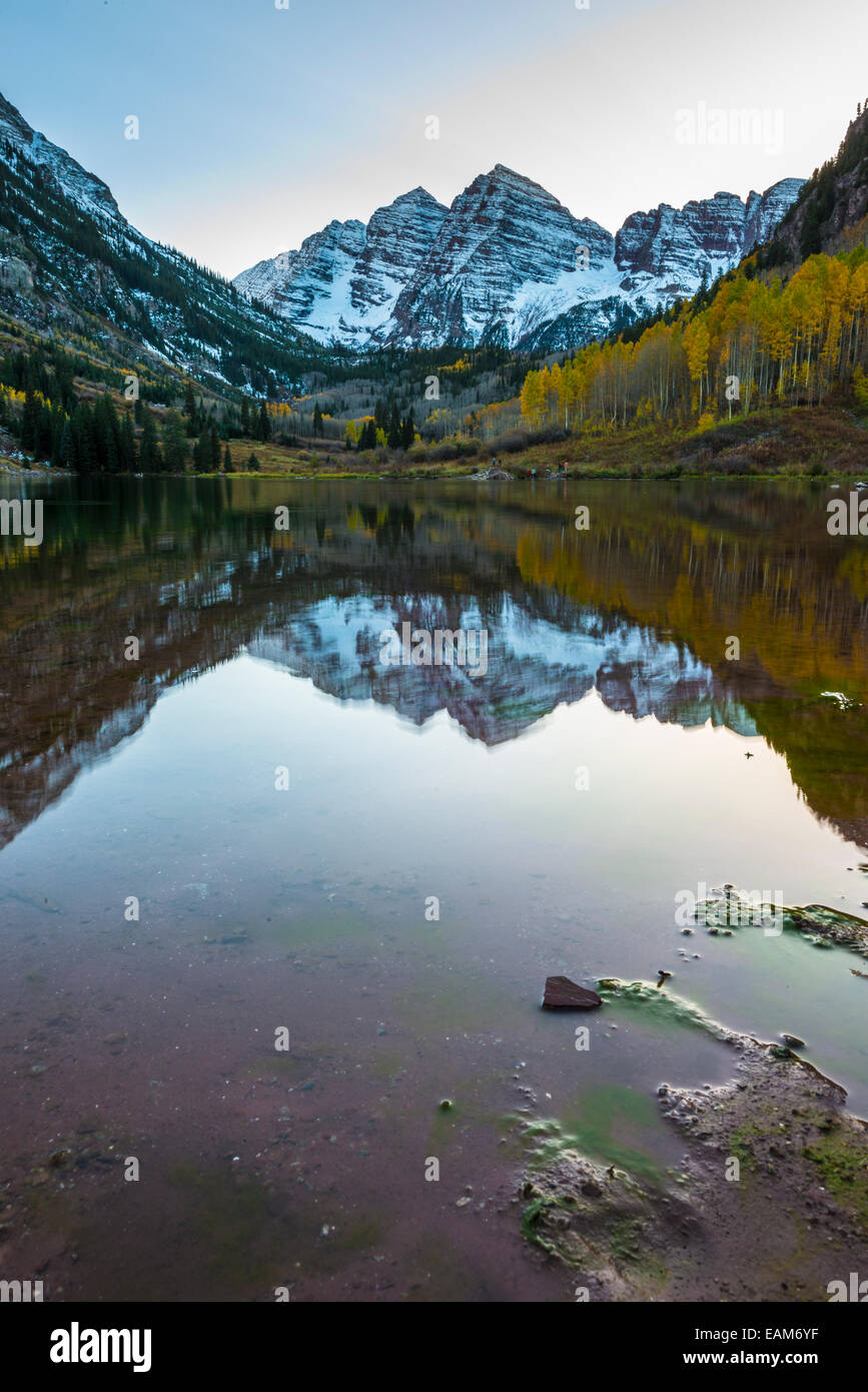 Maroon Bells and its Reflection in the Lake with Fall foliage in Peak ...