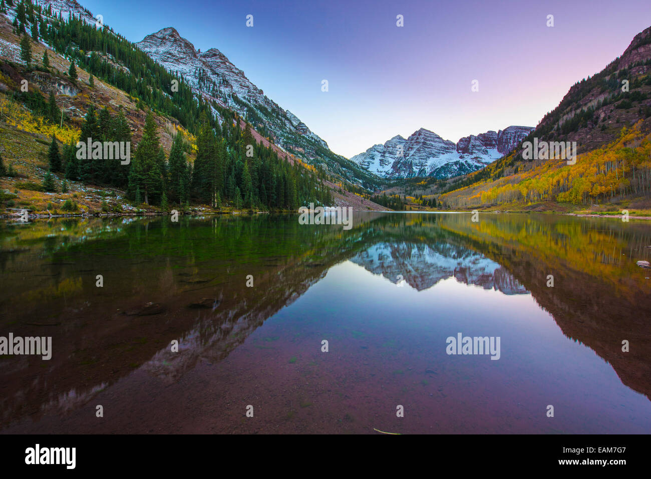 Maroon Bells and its Reflection in the Lake with Fall foliage in Peak ...