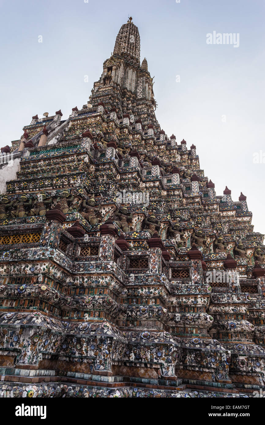 The Temple of Dawn Wat Arun and a beautiful blue sky in Bangkok ...
