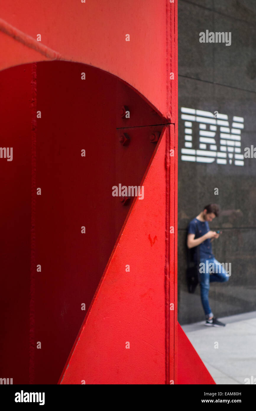 Ibm logo building hi-res stock photography and images - Alamy