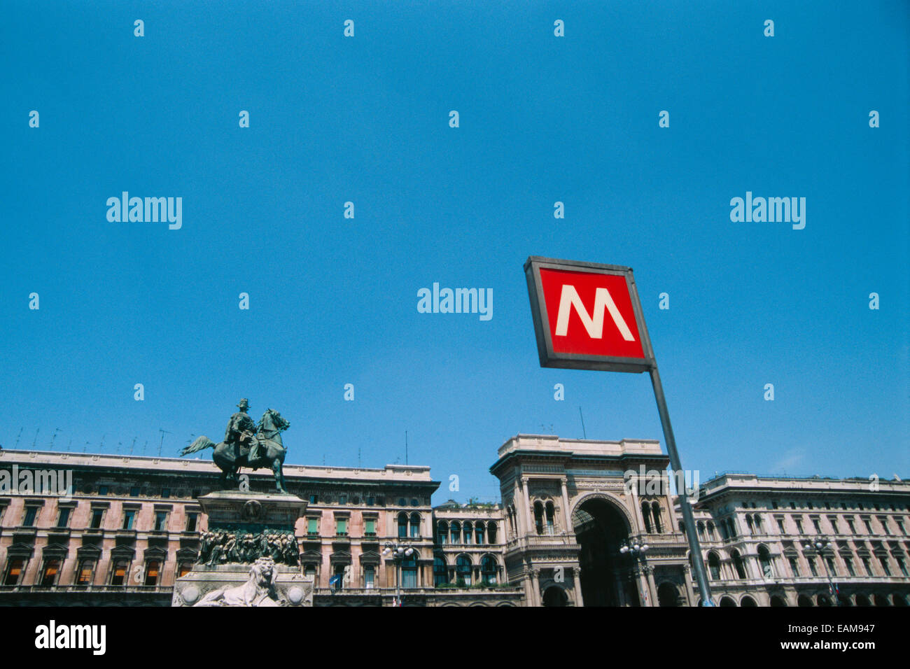 Monument metro hi-res stock photography and images - Alamy