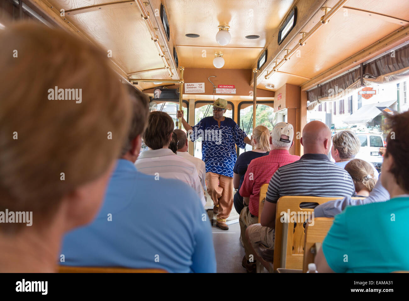 Tour guide bus hi-res stock photography and images - Alamy