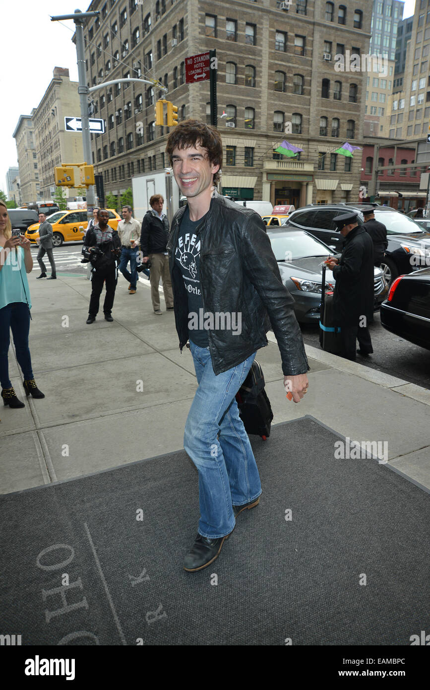 New York Candids Featuring: Chris Gorham Where: Manhattan, New York ...