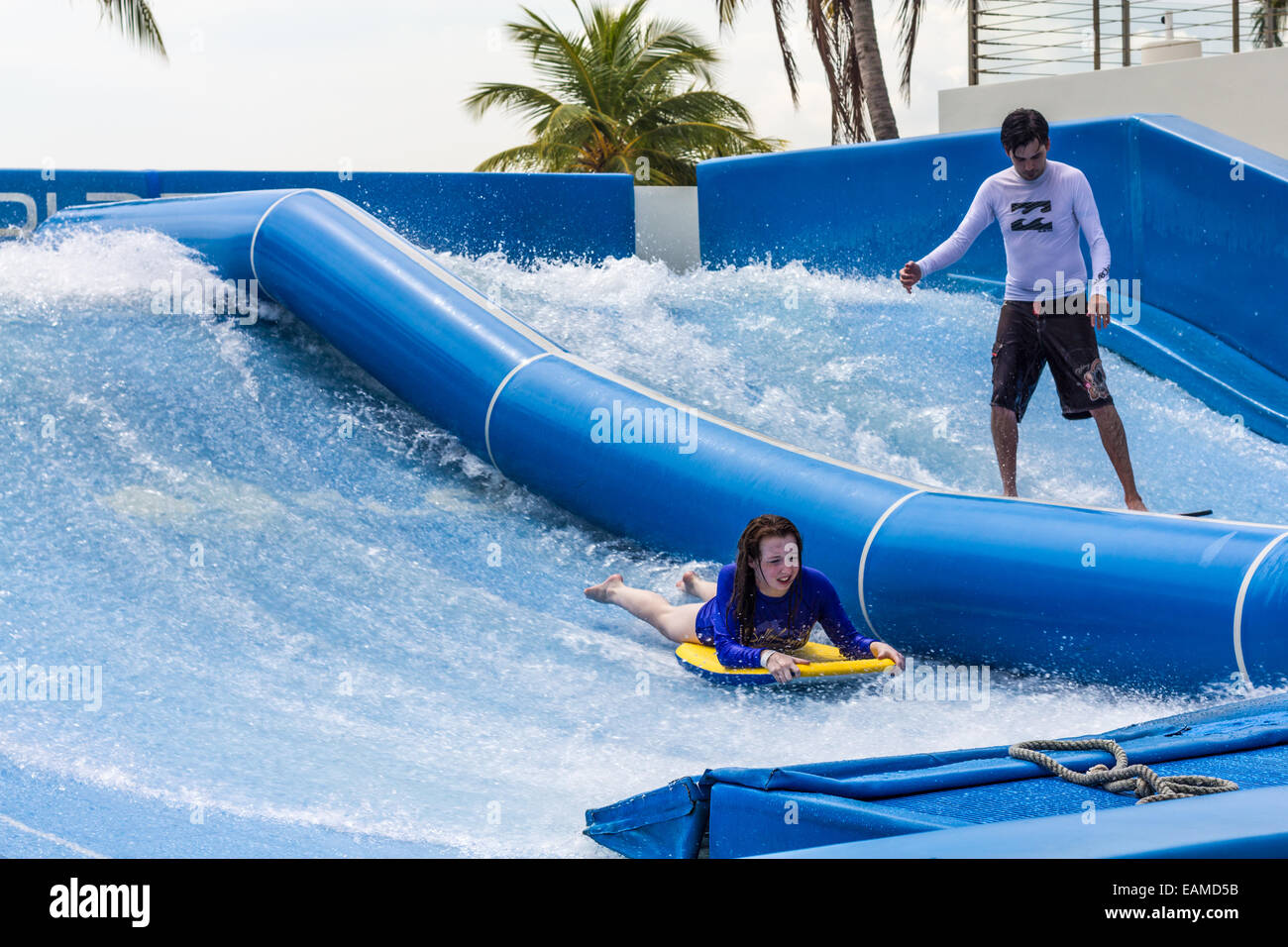Singapore wave hi-res stock photography and images - Alamy