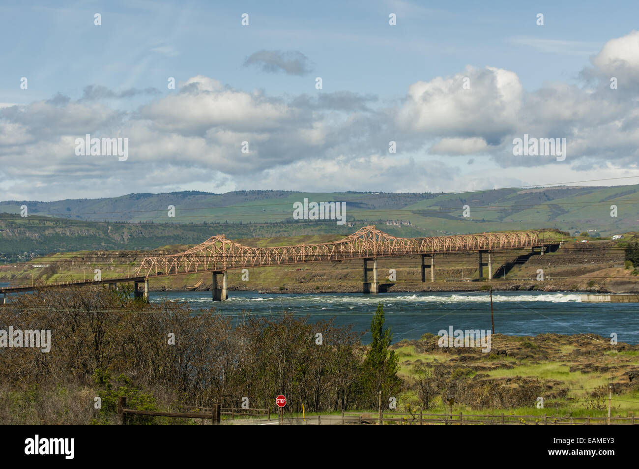 The Dalles bridge crossing the Columbia River. The Dalles, Oregon Stock Photo - Alamy