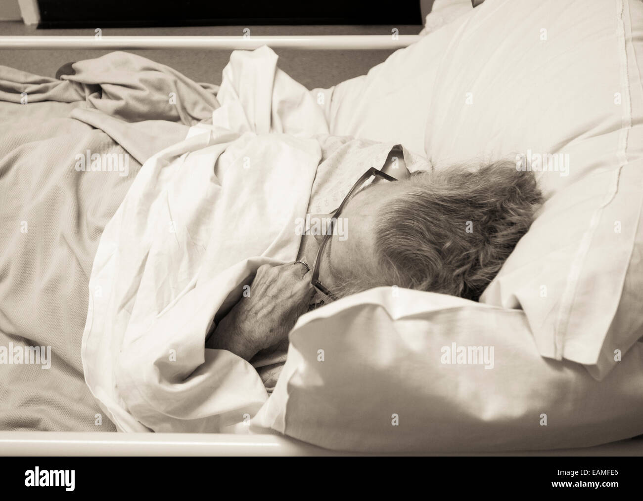 Female patient in cancer ward hi-res stock photography and images - Alamy