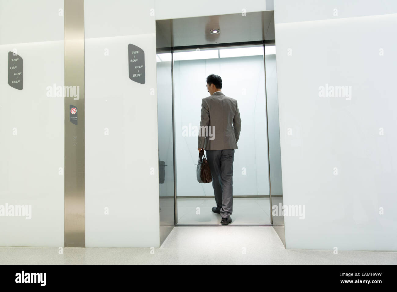Full elevator hi-res stock photography and images - Alamy