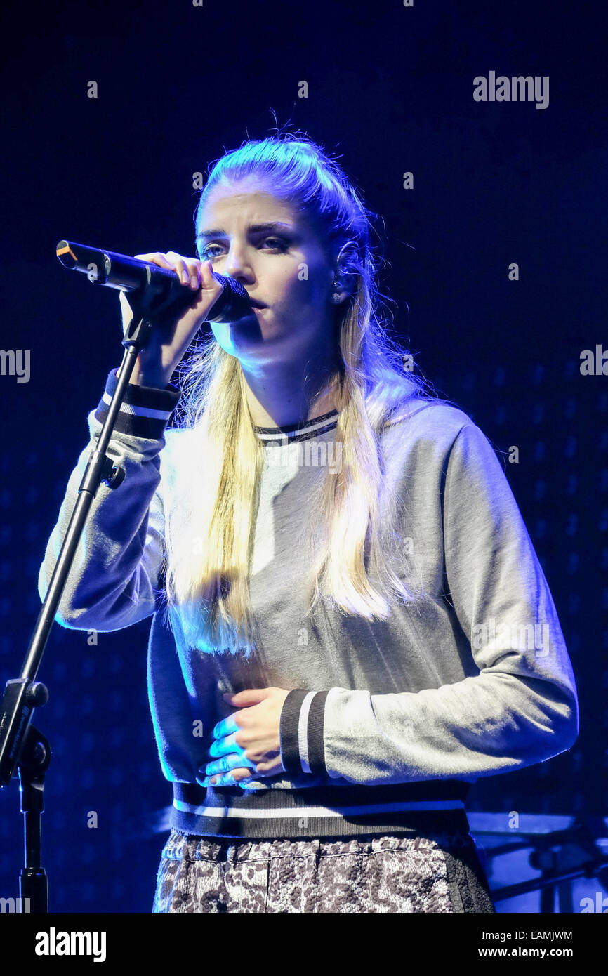 London Grammer plays Festival No. 6 on 05/09/2014 at Festival No. 6 ...