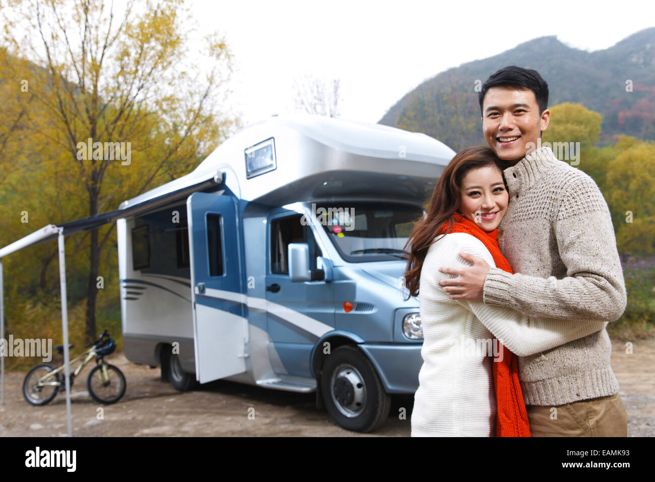 Camping car lovers embrace Stock Photo - Alamy