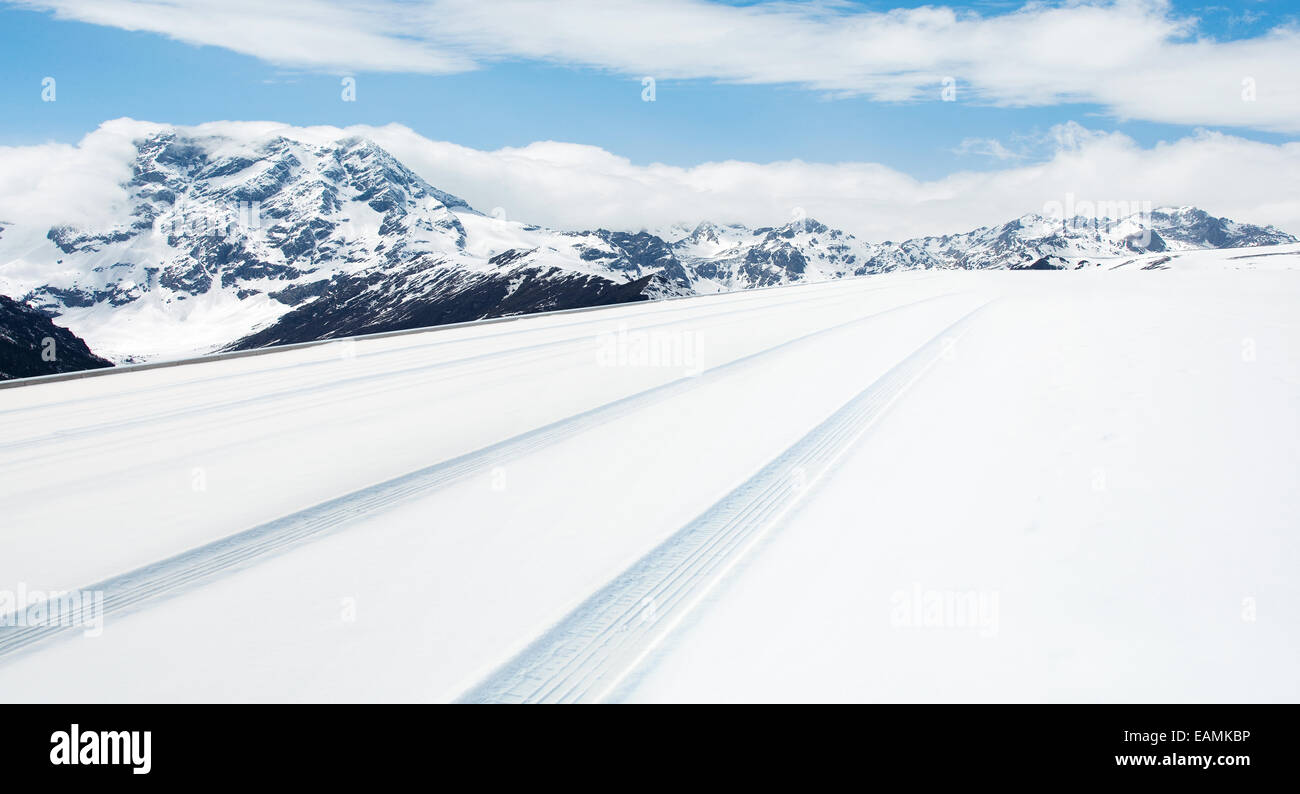 Dual track road hi-res stock photography and images - Alamy