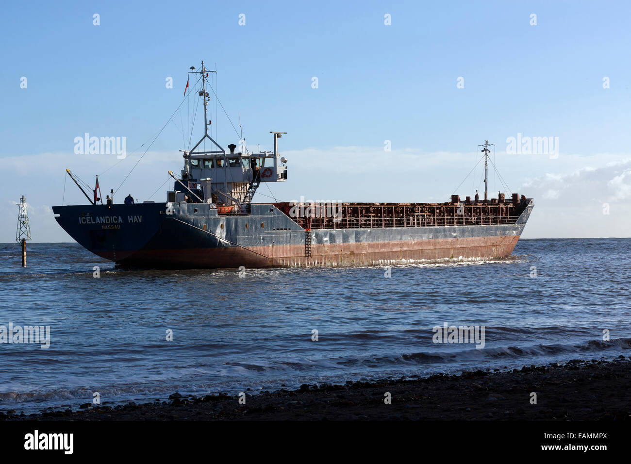 Large container ship side view hi-res stock photography and images - Alamy