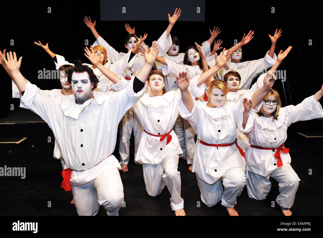 Drama students hi-res stock photography and images - Alamy