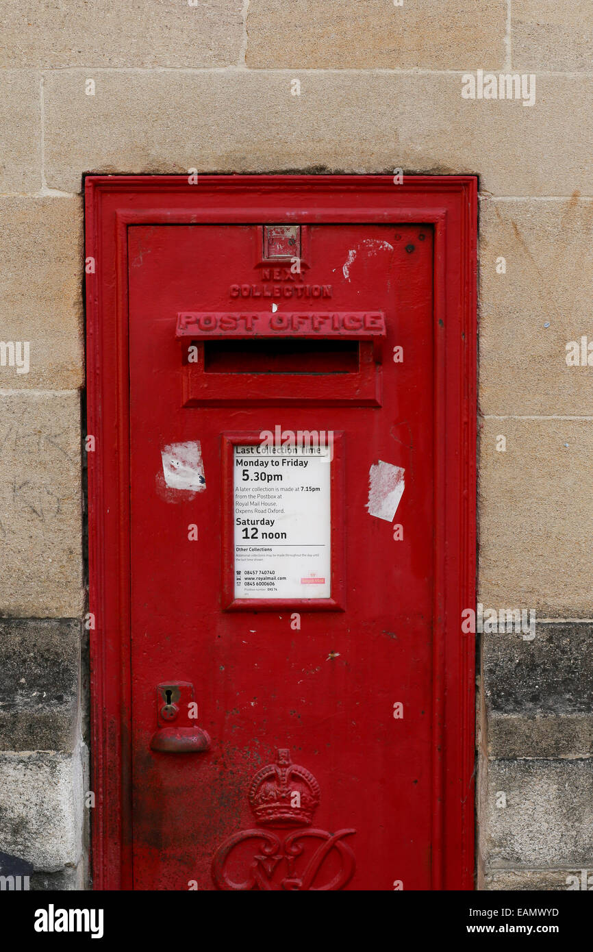 Traditional English Red Post Box Letterbox Mounted on a Wall Oxford UK ...
