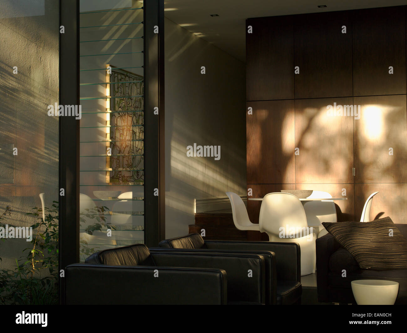 Verner Panton dining table and chairs in modern open plan living room ...