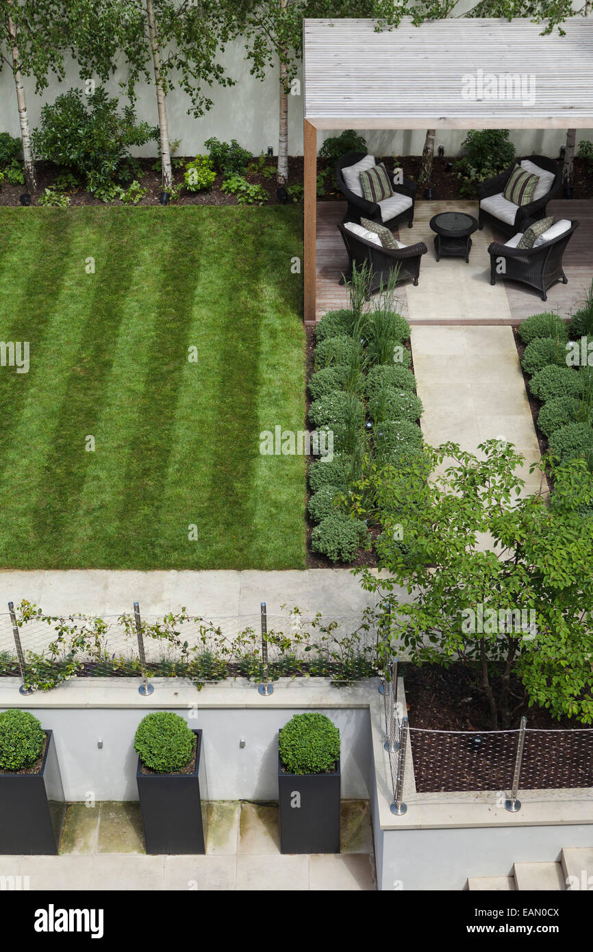 Plan view of the upper level on the right side of the garden, with sawn ...