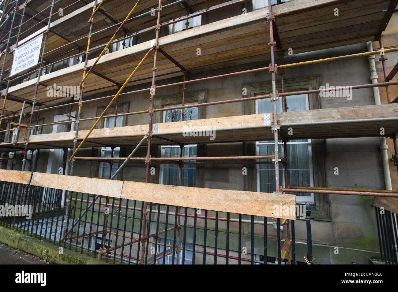 Scaffold scaffolding signs hi-res stock photography and images - Alamy